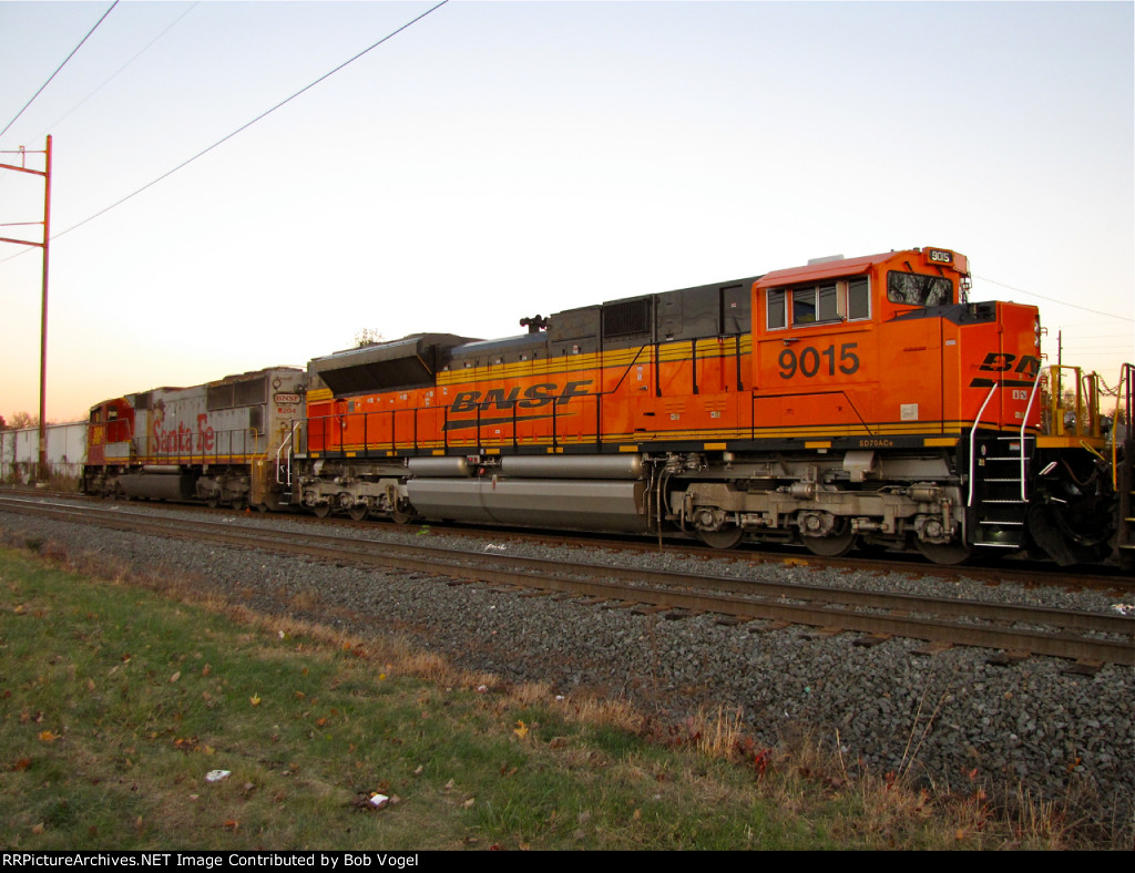 BNSF 9015 and 204